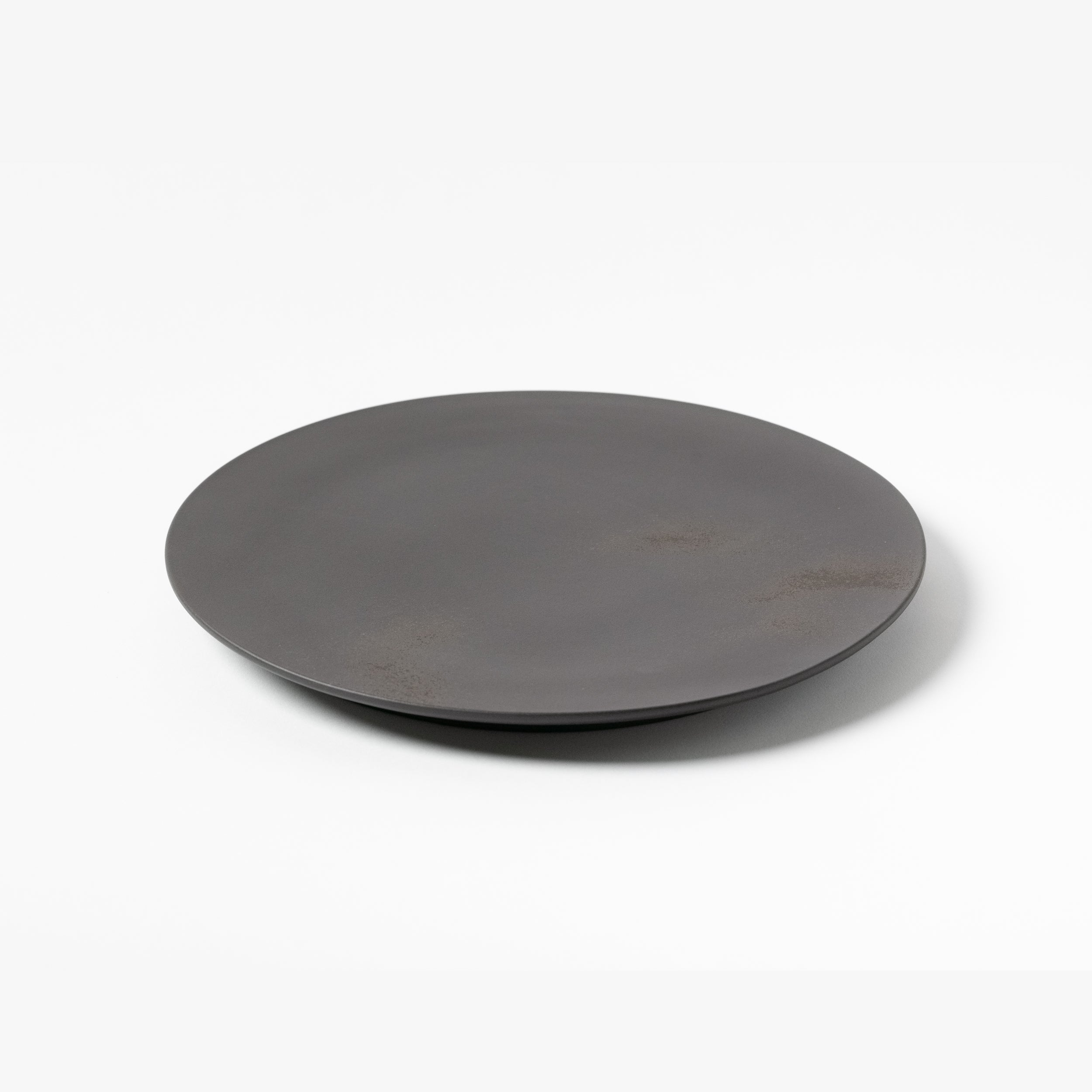 Round Plate 240mm (Black) – HULS GALLERY TOKYO | 現代工芸ギャラリー