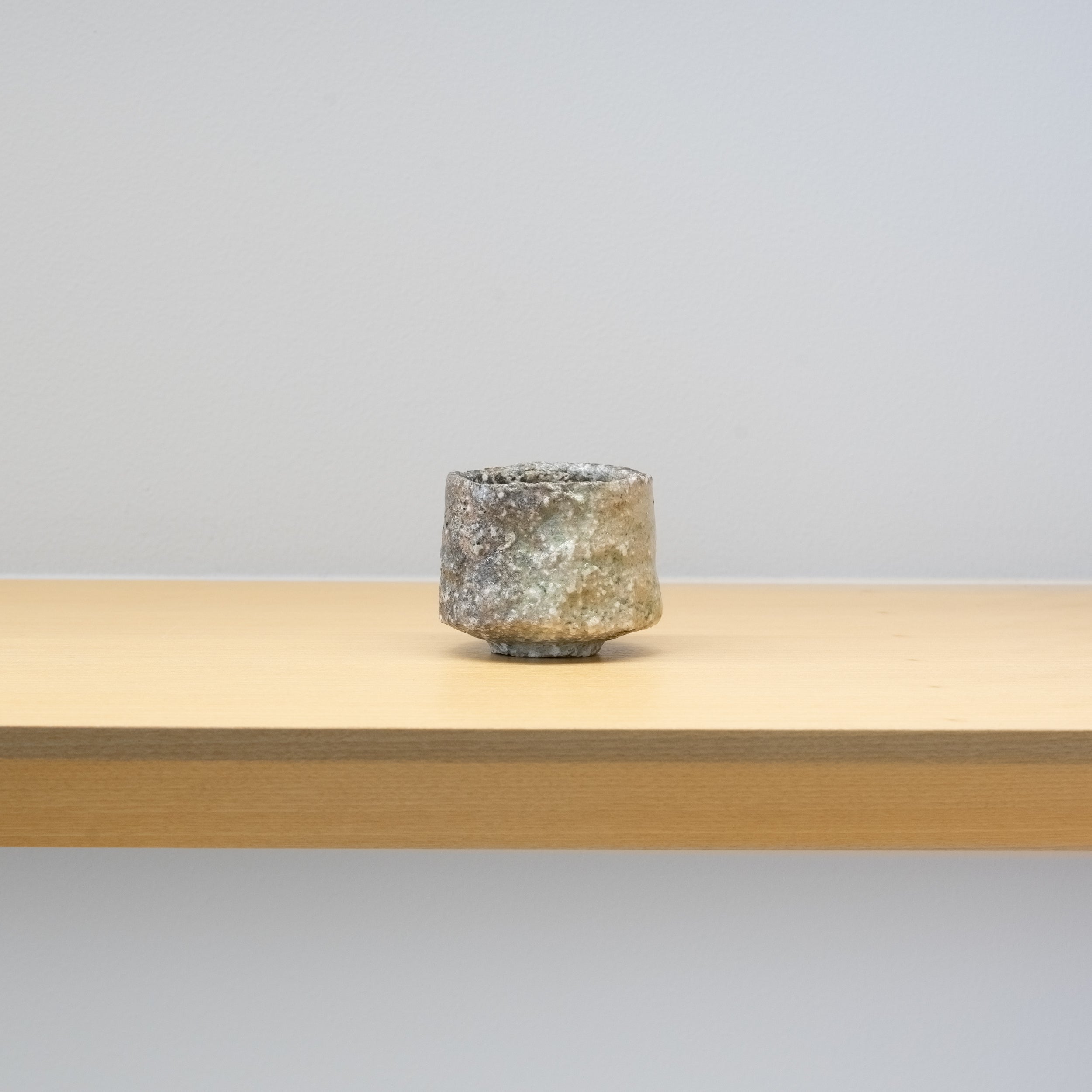 Katsunori Sawa / Shigaraki Sake Cup – HULS GALLERY TOKYO | 現代工芸ギャラリー